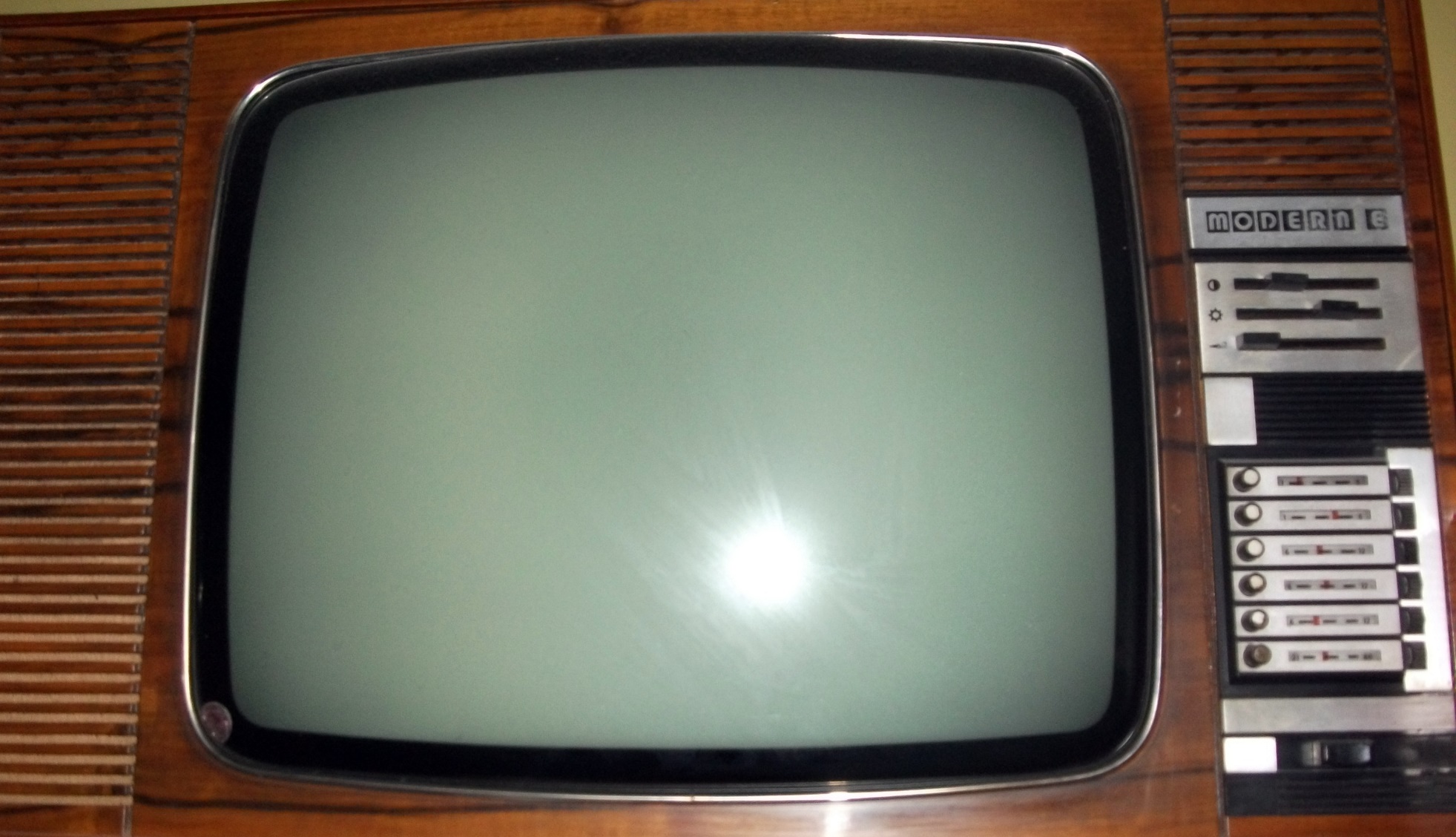 Cât de dotați erau locuitorii județului Timiș cu televizoare și ...