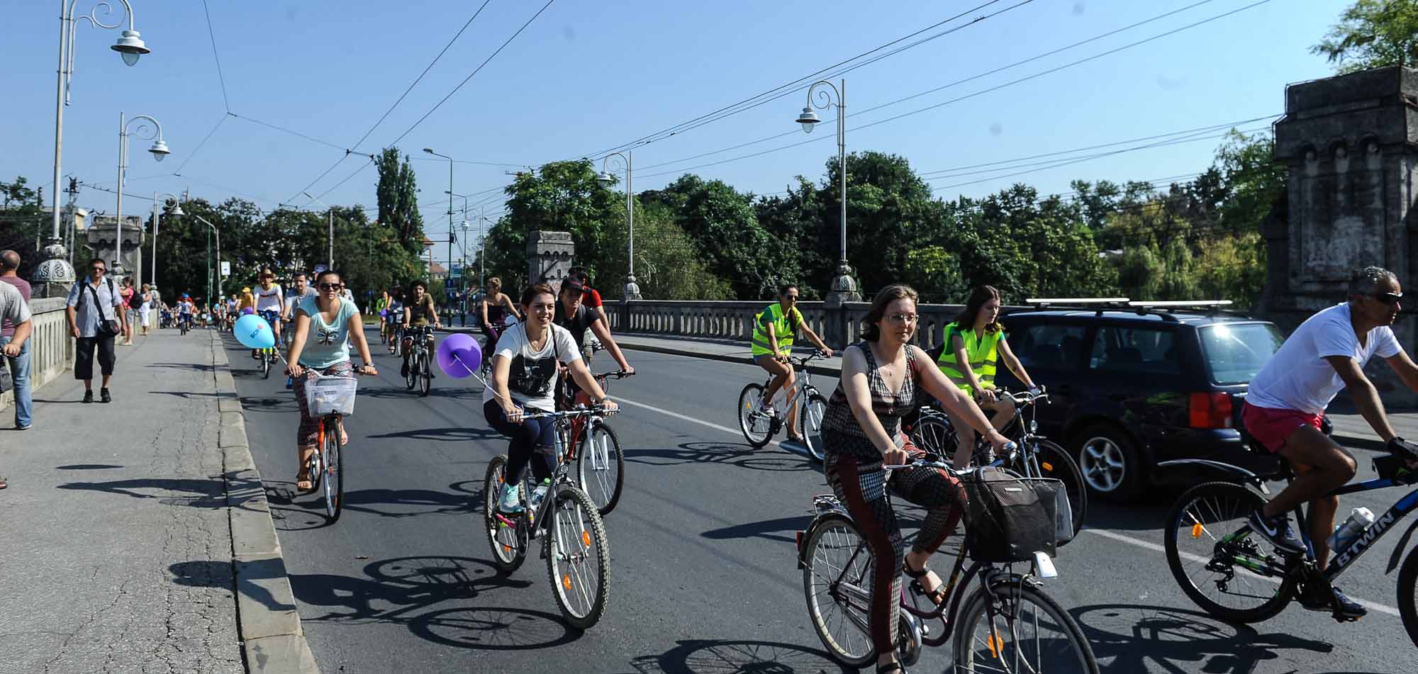 Vorbitul la telefon pe bicicletă, INTERZIS! Unde se aplică această lege