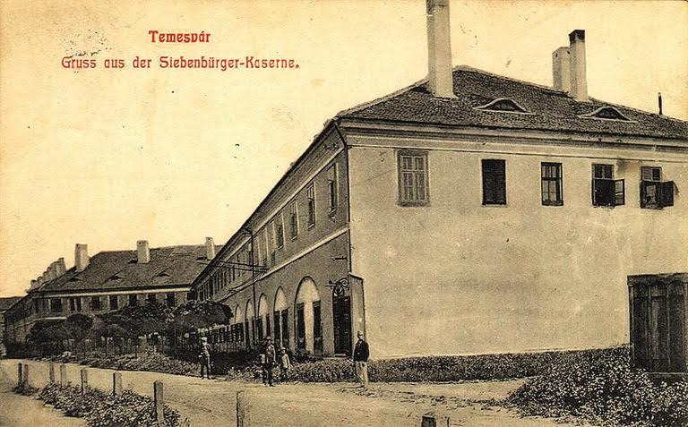 Cazarma gigantică înghițită de monstrul stalinist!