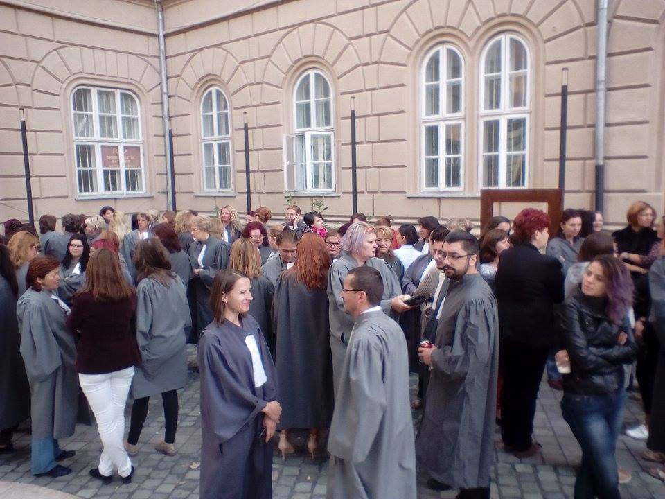 Grefierii din Timiş, supăraţi pe Ministerul Justiţiei. Au protestat în ...