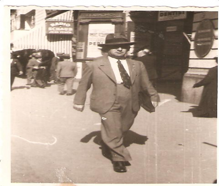 John Farber se întoarce după jumătate de secol la fabrica unde a ...