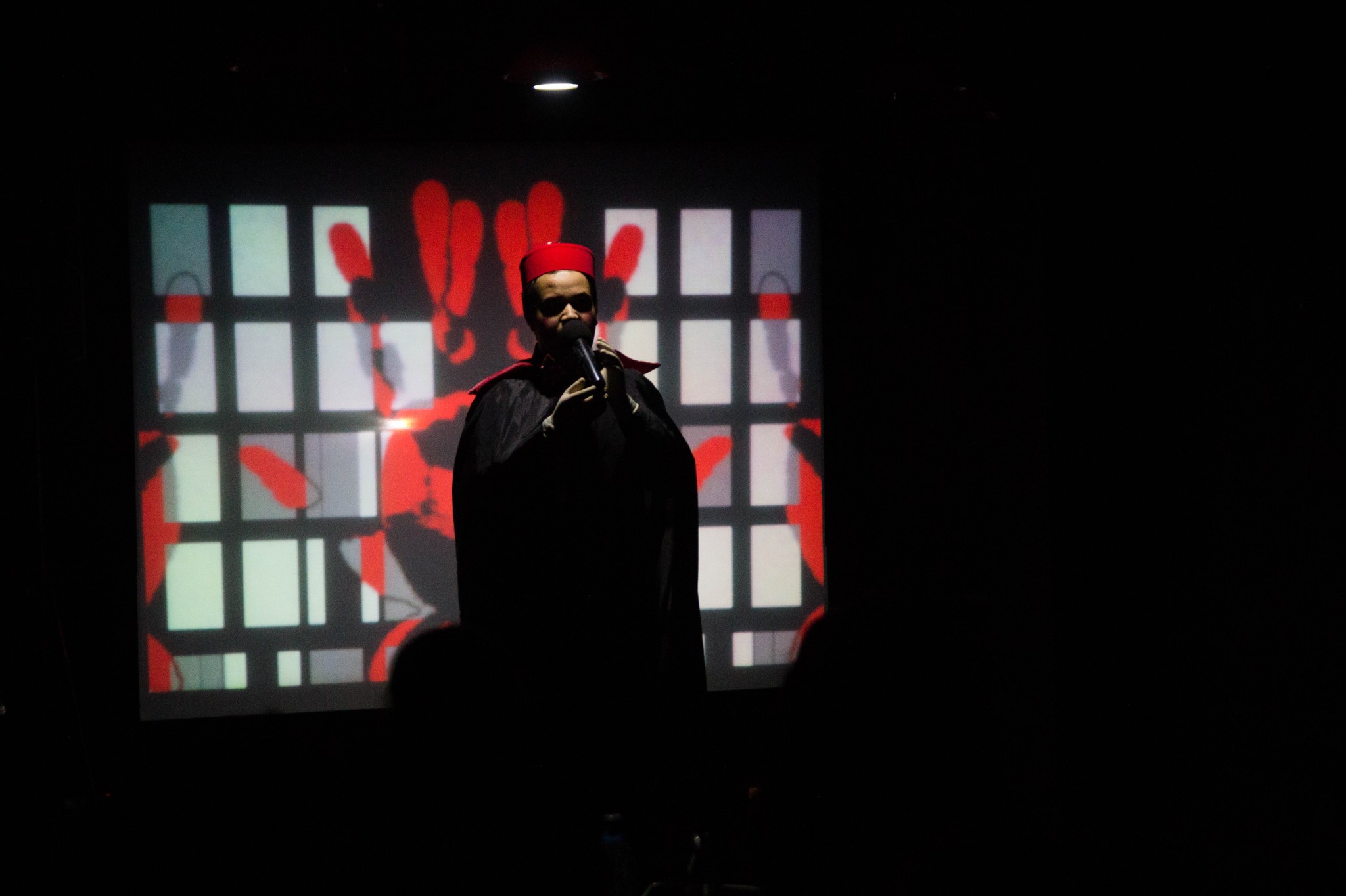 O nouă reprezentație a spectacolului “Prometeu rău înlănțuit”, la Casa ...