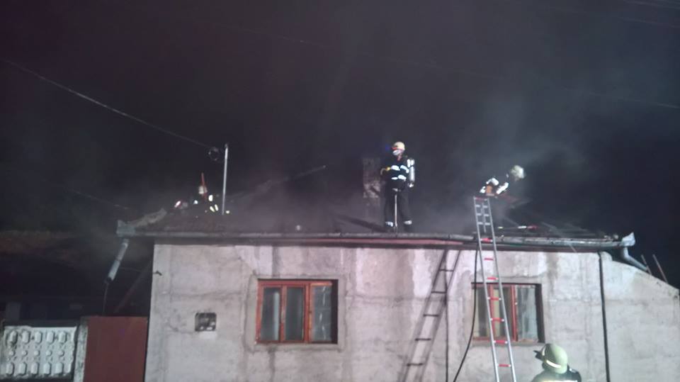 O casă din Timiș a fost distrusă de trăznet azi-noapte