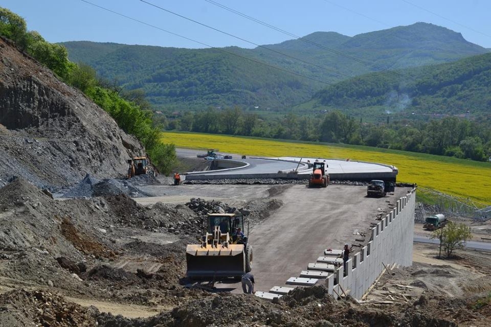 Singurul lot al autostrăzii Lugoj-Deva pe care se poate circula este ...