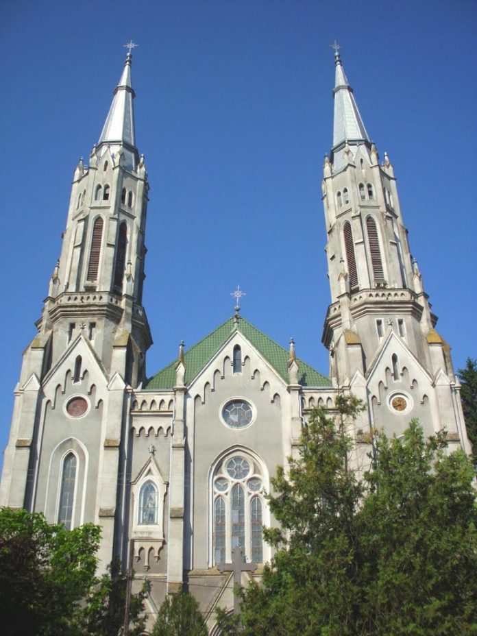 La Vinga se află una din cele mai frumoase biserici de pe cuprinsul ...