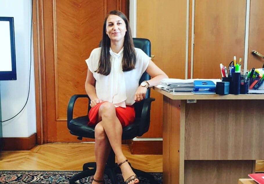 Un ministru din Guvernul Cîțu și-a numit o consilieră, fără studii de ...