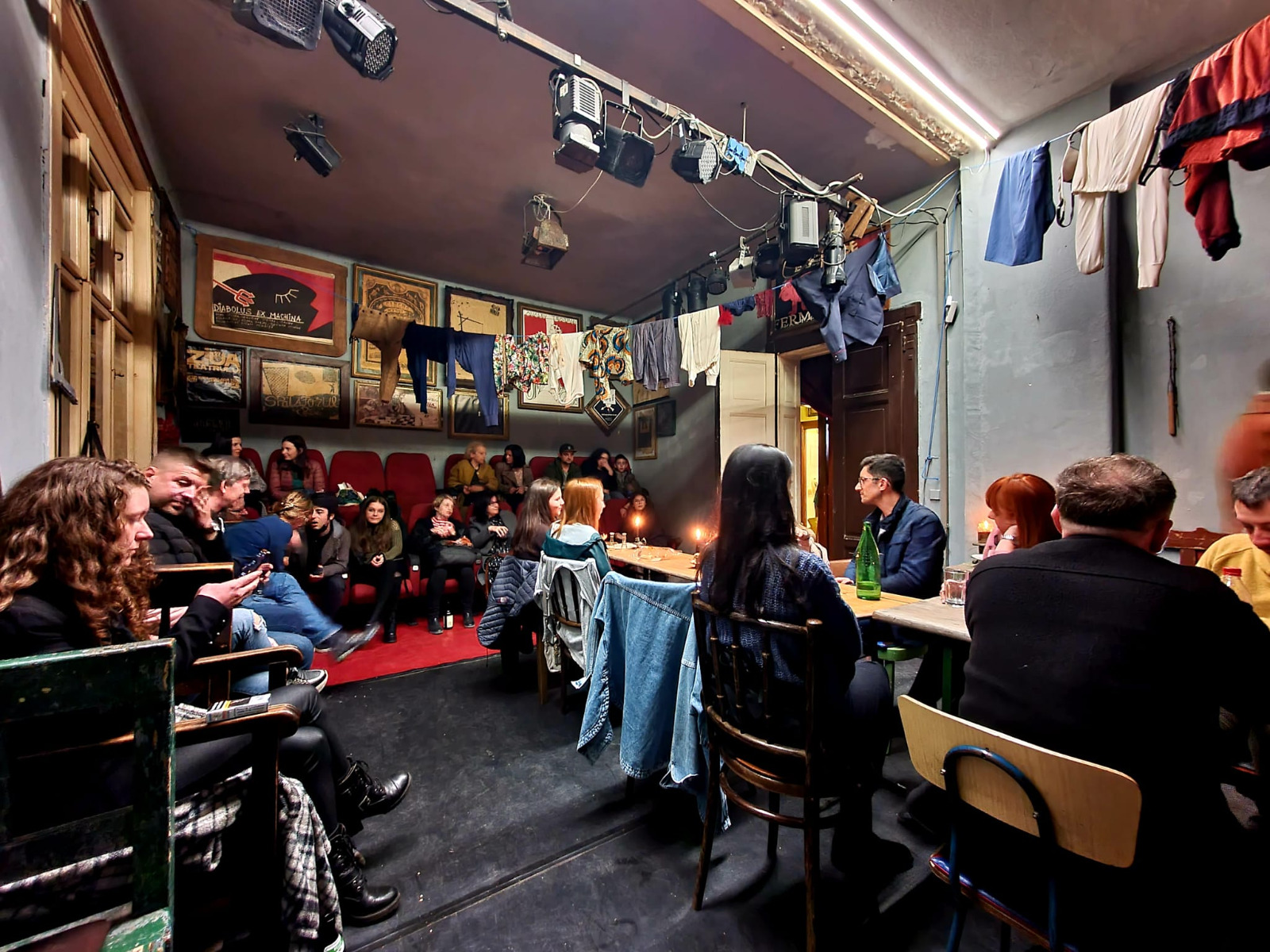 Curat murdar! Spectacol amendat pentru gălăgie la 21:30 în Capitala ...