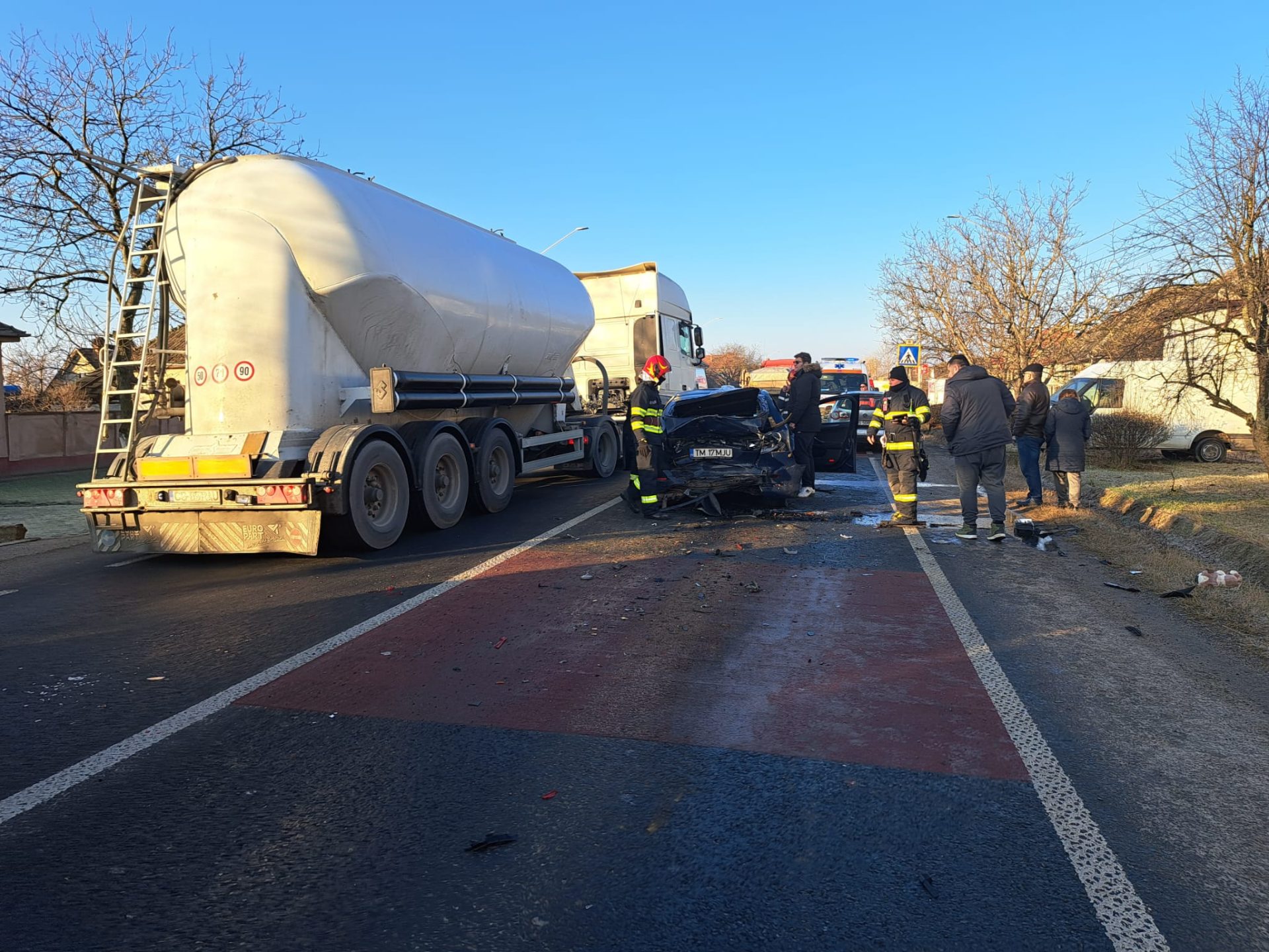 Accident rutier cu 4 mașini implicate la Remetea Mare. O victimă a ajuns de urgență la spital