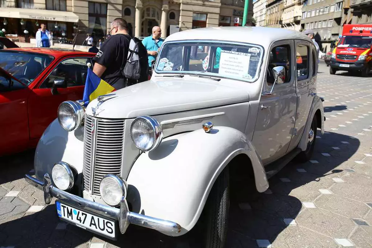 Fabuloasele mașini de epocă se întorc în centrul Timișoarei