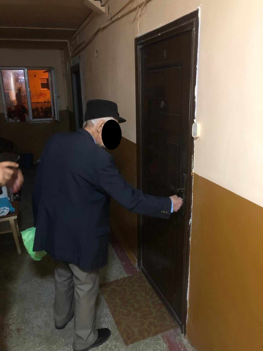 FOTO | Un bunic de 96 de ani a fost găsit rătăcit și dezorientat în ...