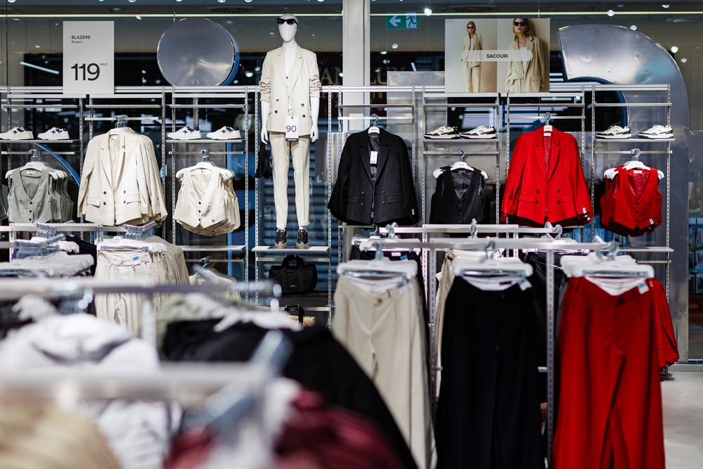 Lefties, brandul Grupului Inditex specializat în modă pentru întreaga ...