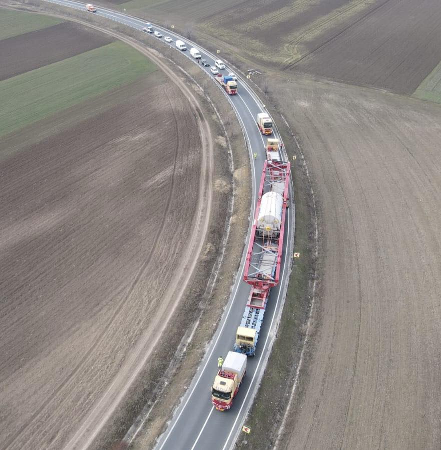 FOTO – VIDEO | Transportul agabaritic – gigant închide un drum județean ...