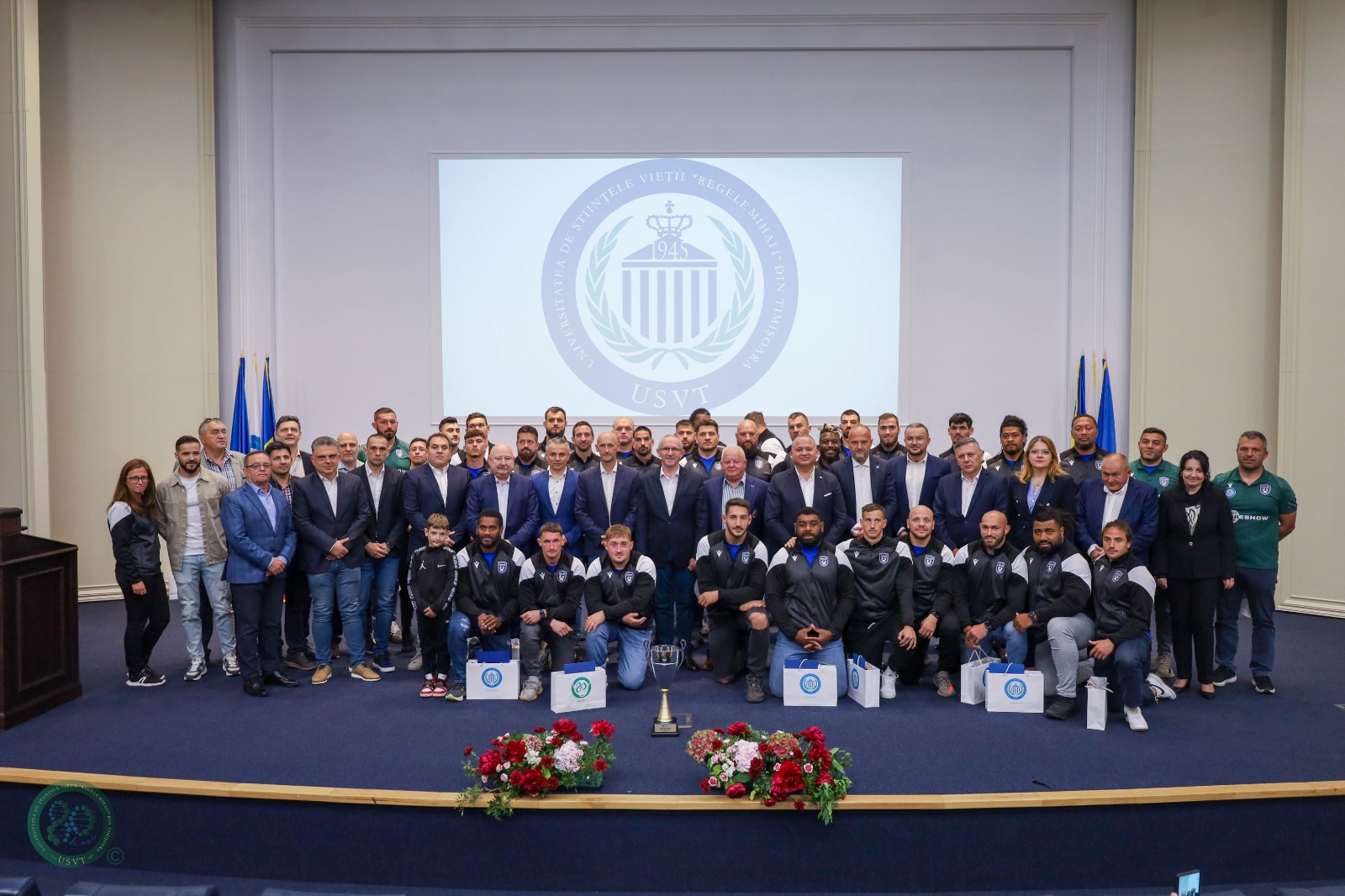 Festivitate de premiere a echipei SCM-USVT Rugby, câștigătoarea ...